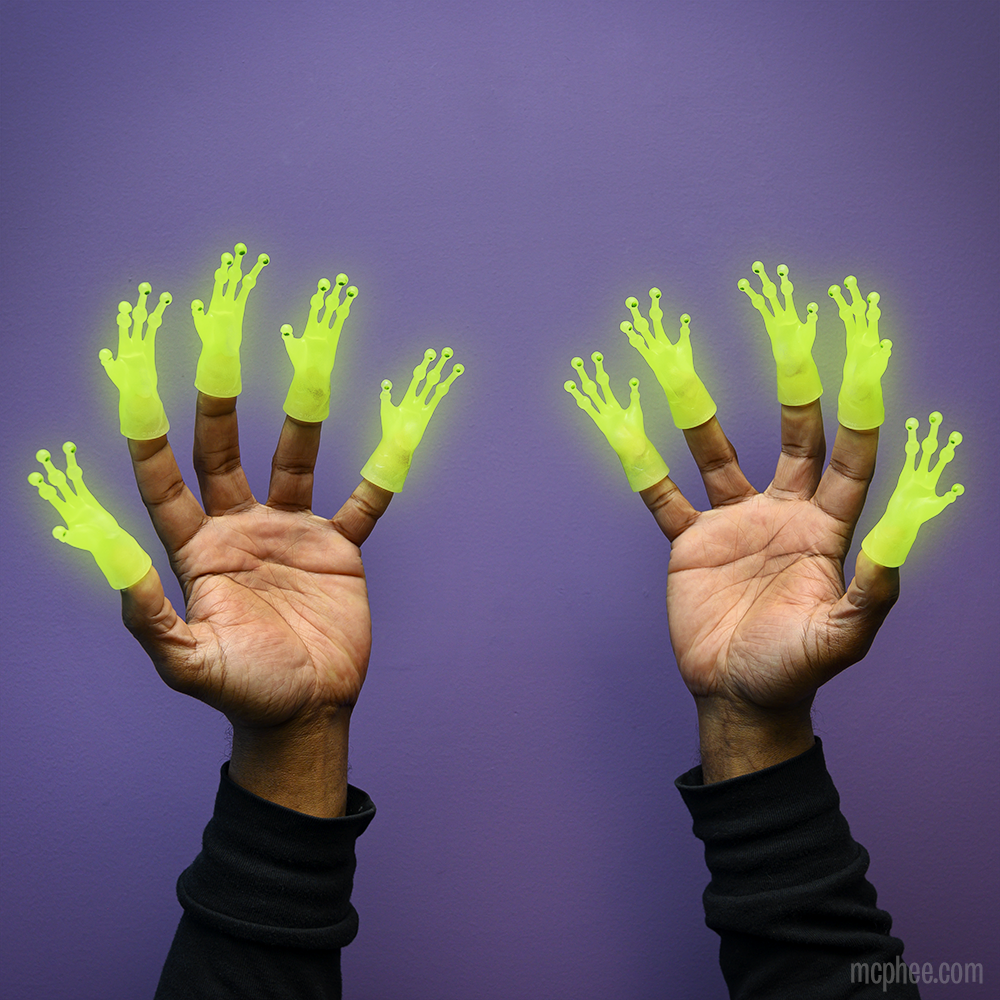 Glow-in-the-Dark Alien Finger Hands - Set of 10 – Archie McPhee